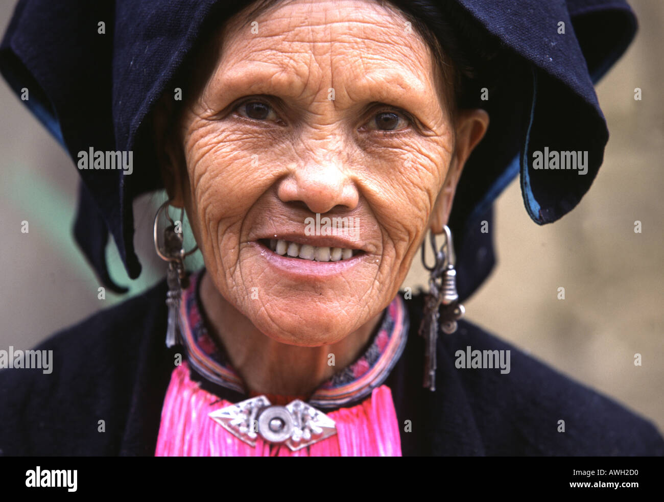 Yao woman in Yunnan Stock Photo - Alamy