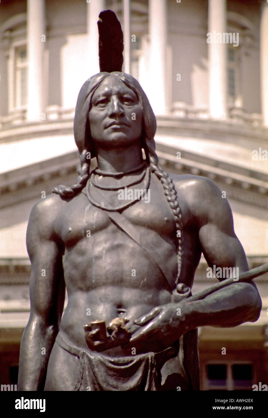 Native Indian Chief Statue Stock Photos & Native Indian Chief Statue ...