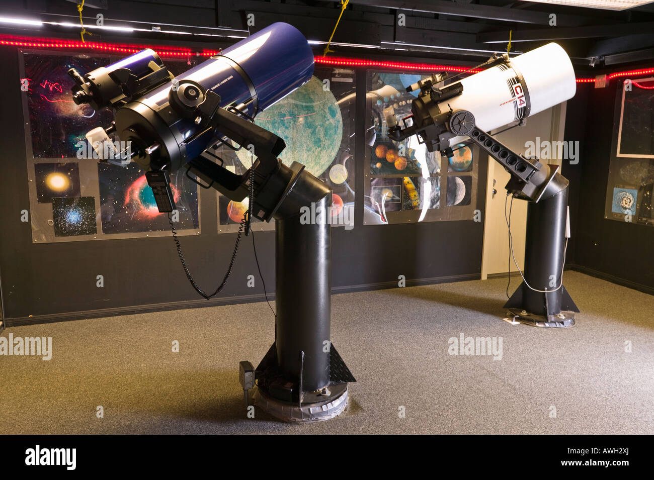 Observers inn hi-res stock photography and images - Alamy