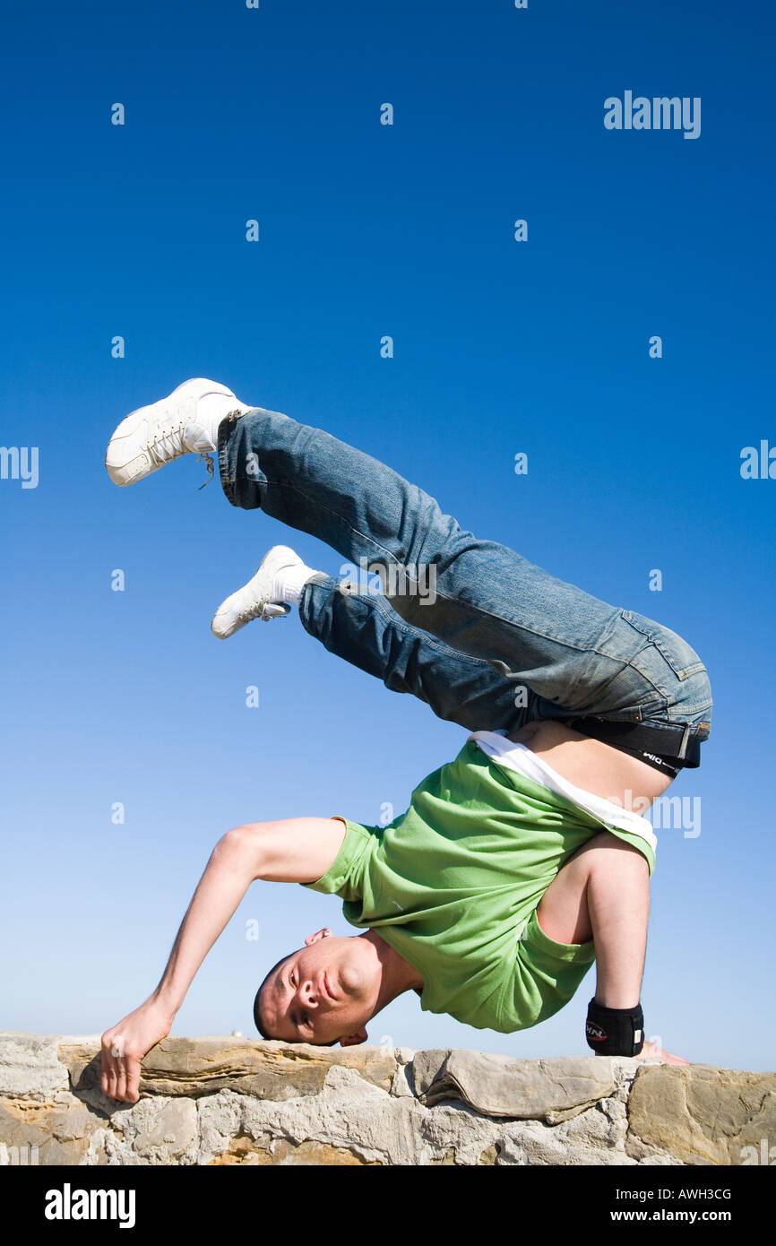 Agile pose hi-res stock photography and images - Alamy