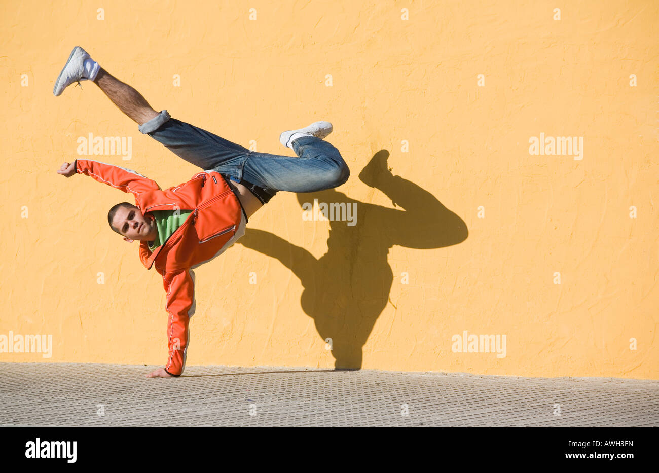 Young man breakdancing Stock Photo - Alamy