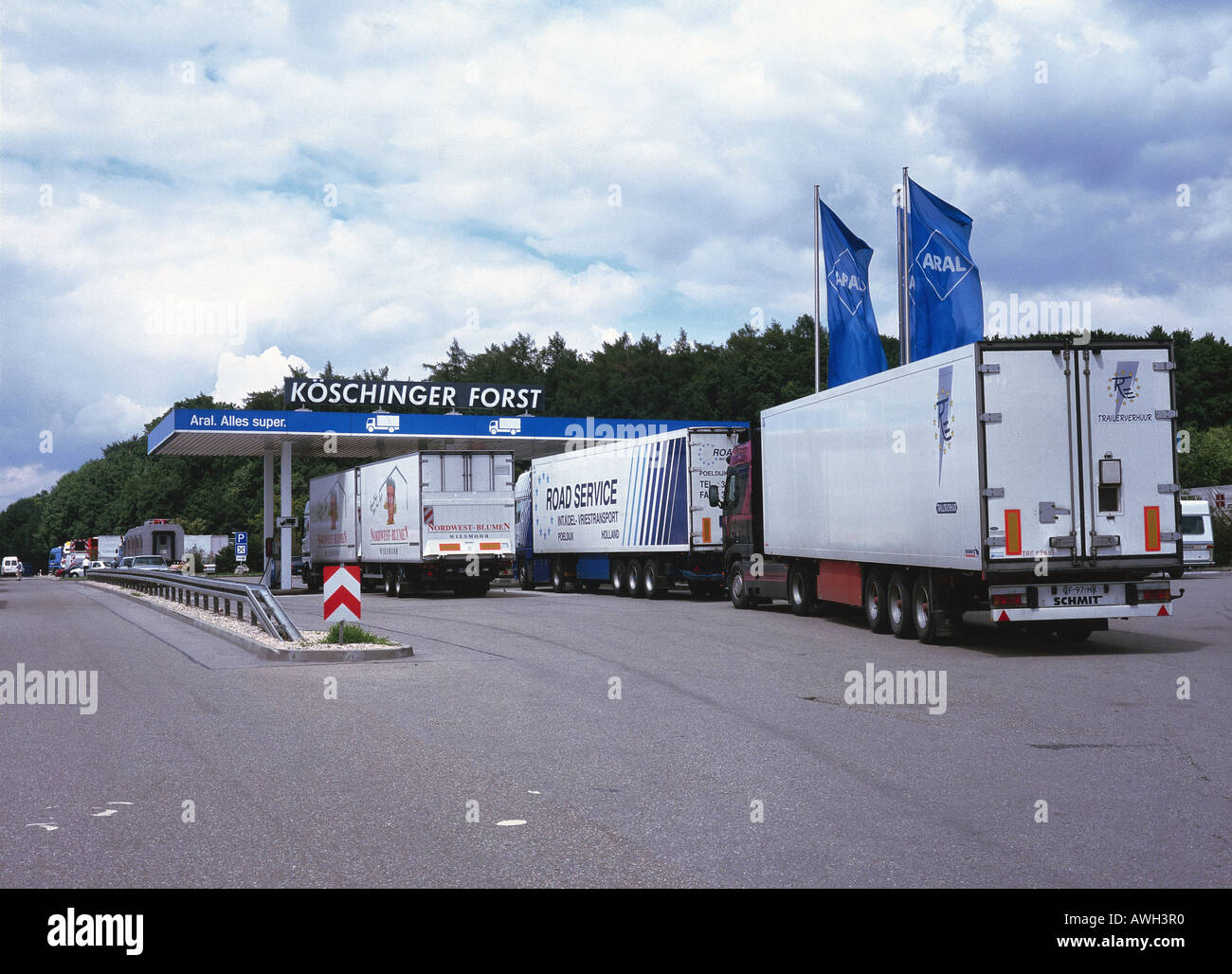 Aral gas station aral petrol stations hi-res stock photography and ...