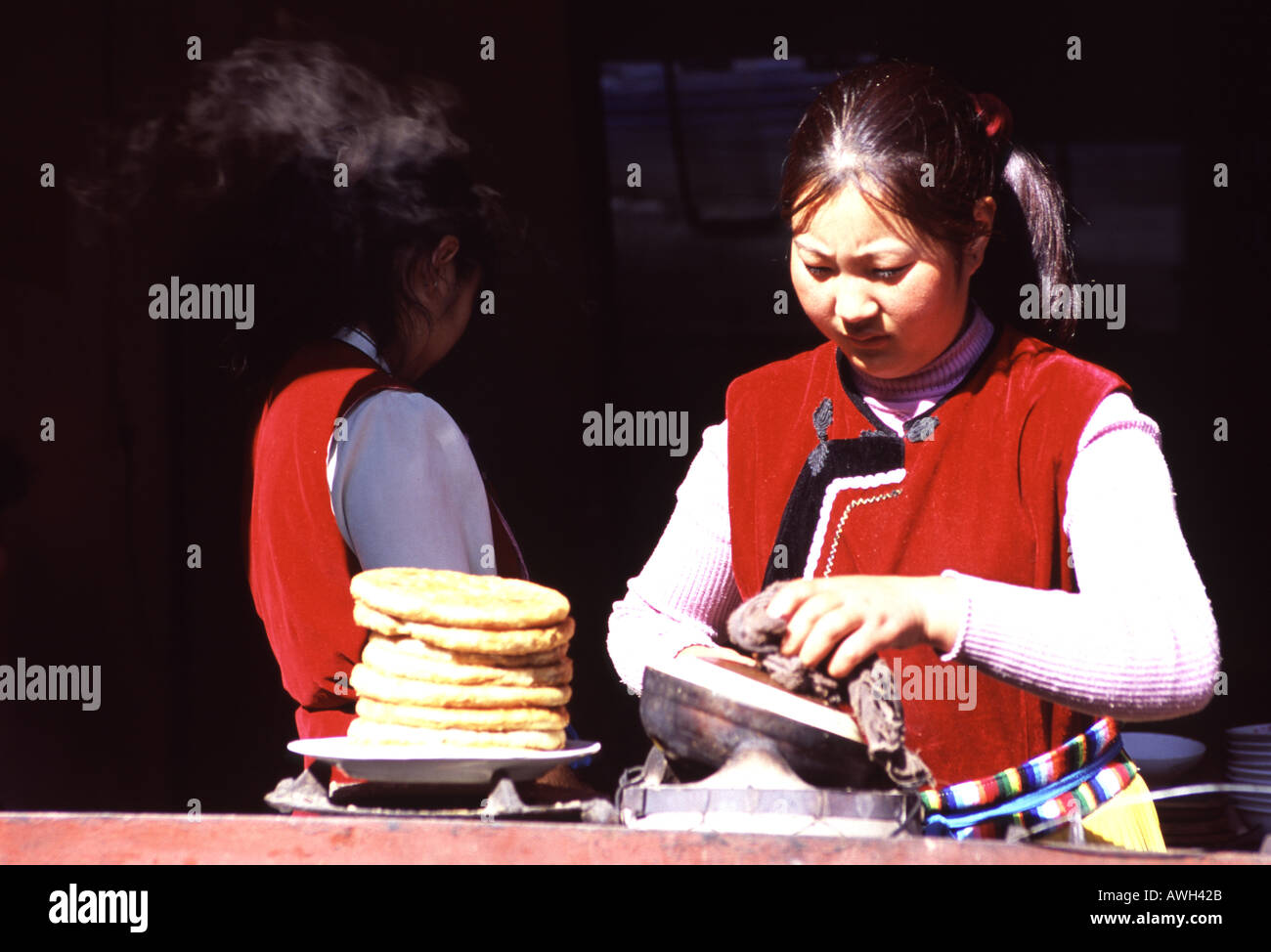Naxi girl hi-res stock photography and images - Alamy