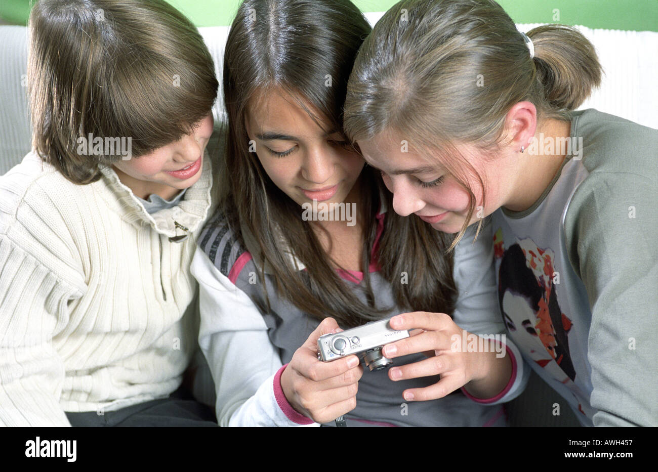 three children looking at display of digital camera Stock Photo - Alamy
