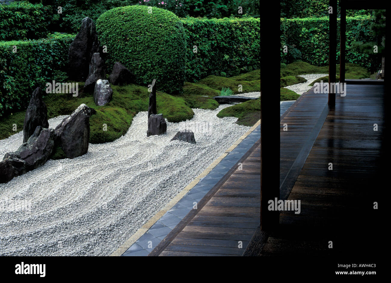 Japan japanese veranda buddhist hi-res stock photography and images - Alamy