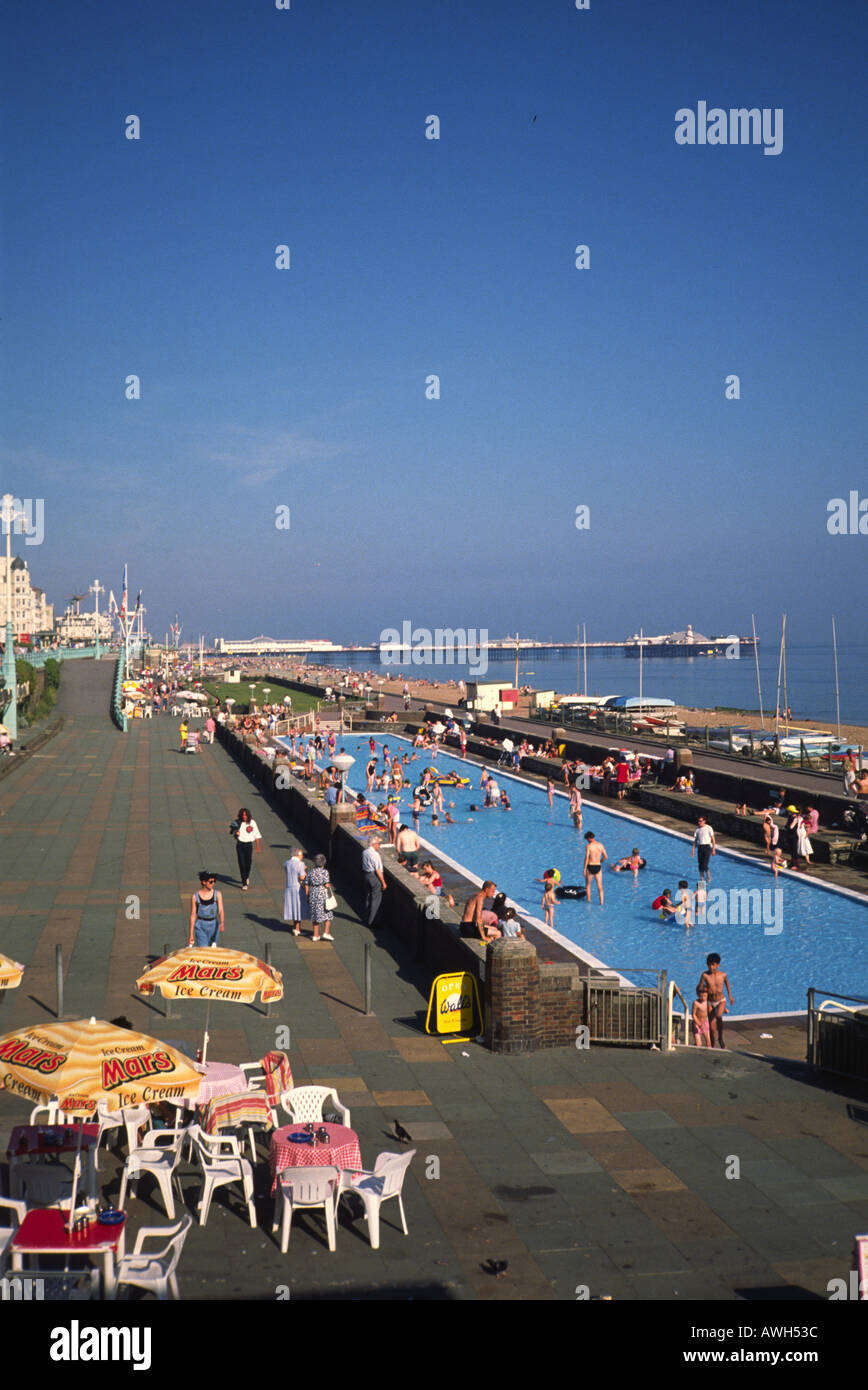 Outdoor paddling pool hi-res stock photography and images - Alamy