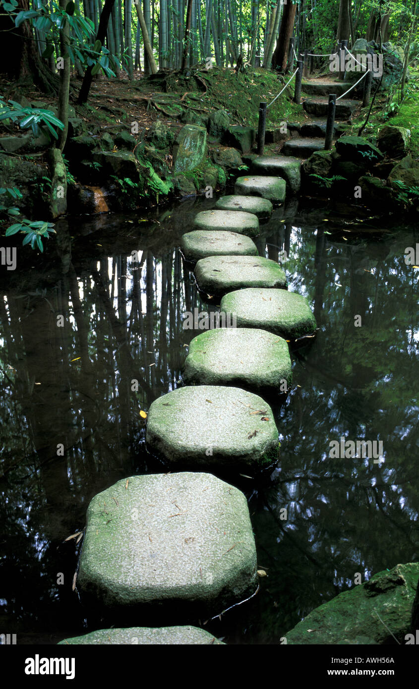 Stepping stones across a pond of Tenju an garden Kyoto Japan Stock ...