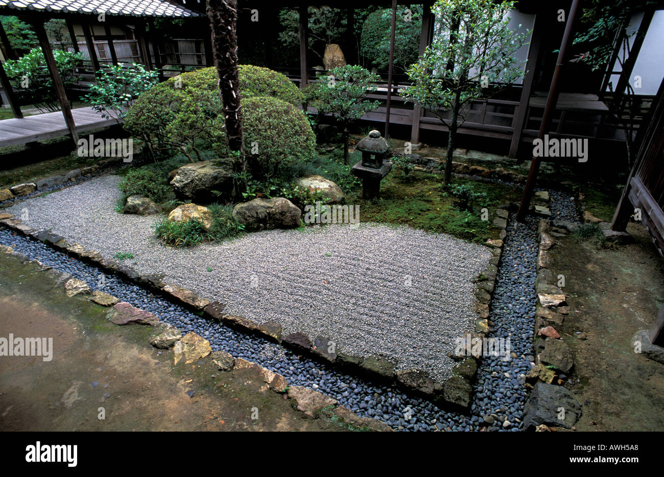 Solitude zen temple kyoto japan hi-res stock photography and images - Alamy