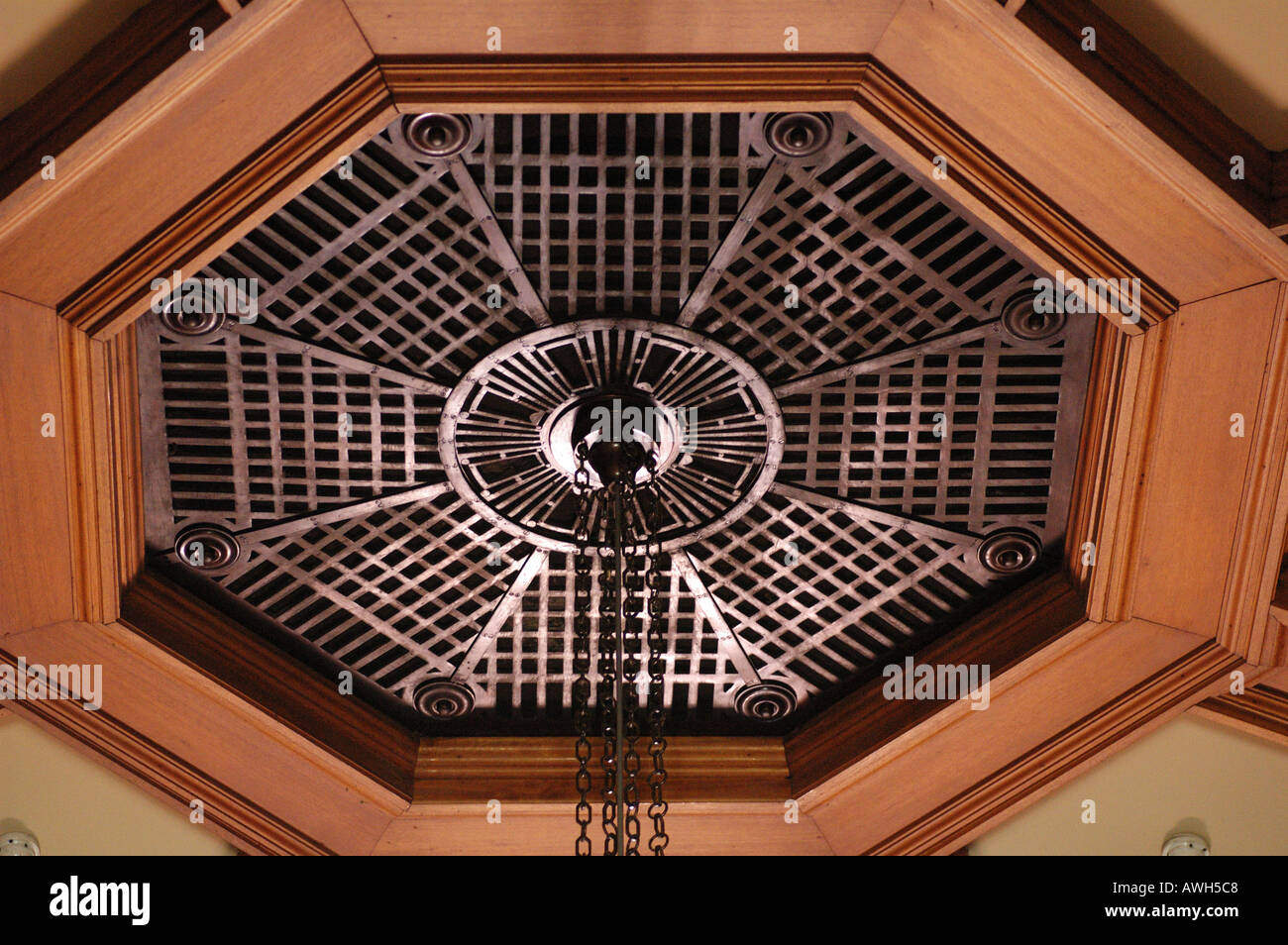 Circular ceiling feature hi-res stock photography and images - Alamy
