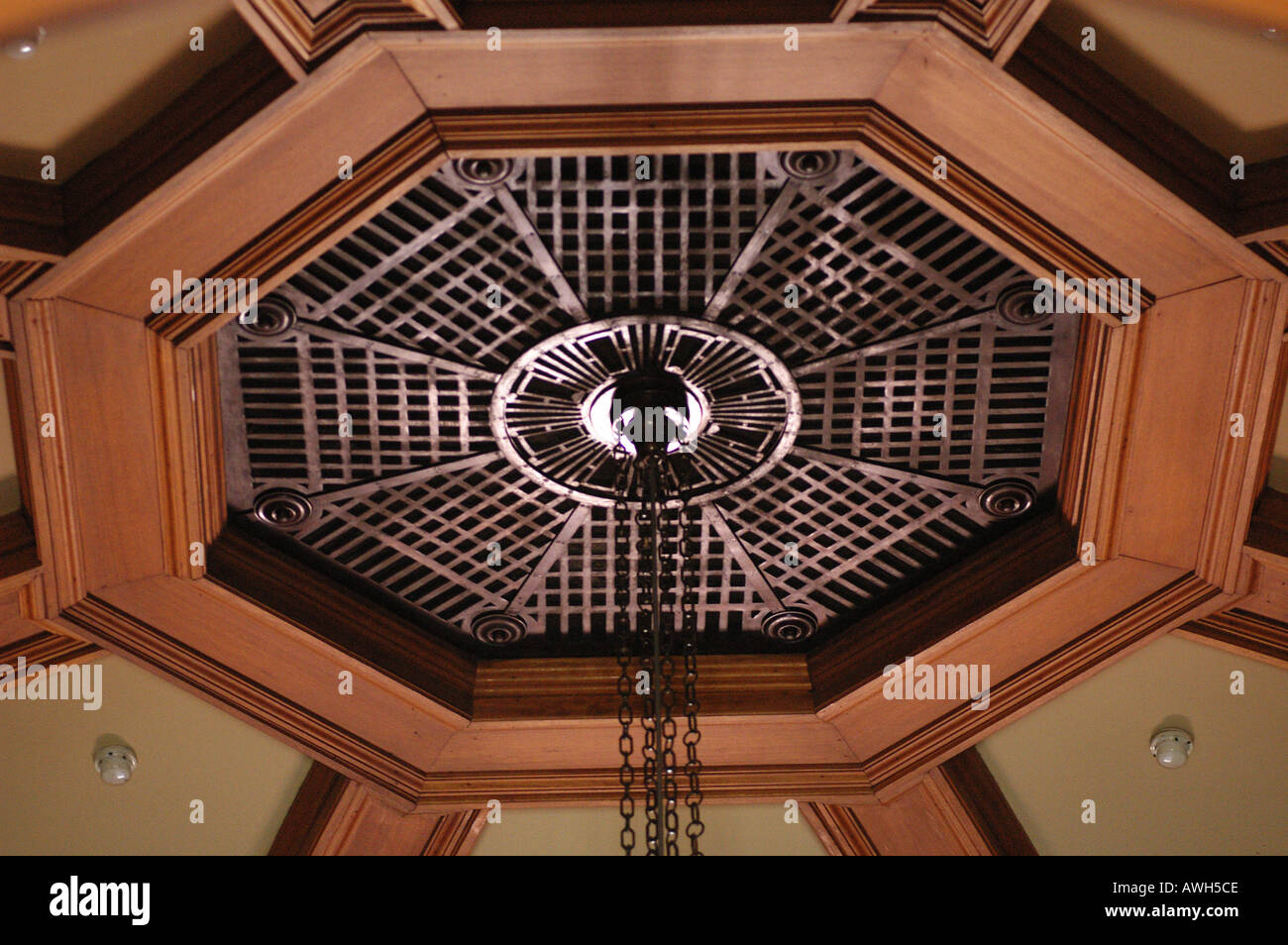 Circular ceiling feature hi-res stock photography and images - Alamy