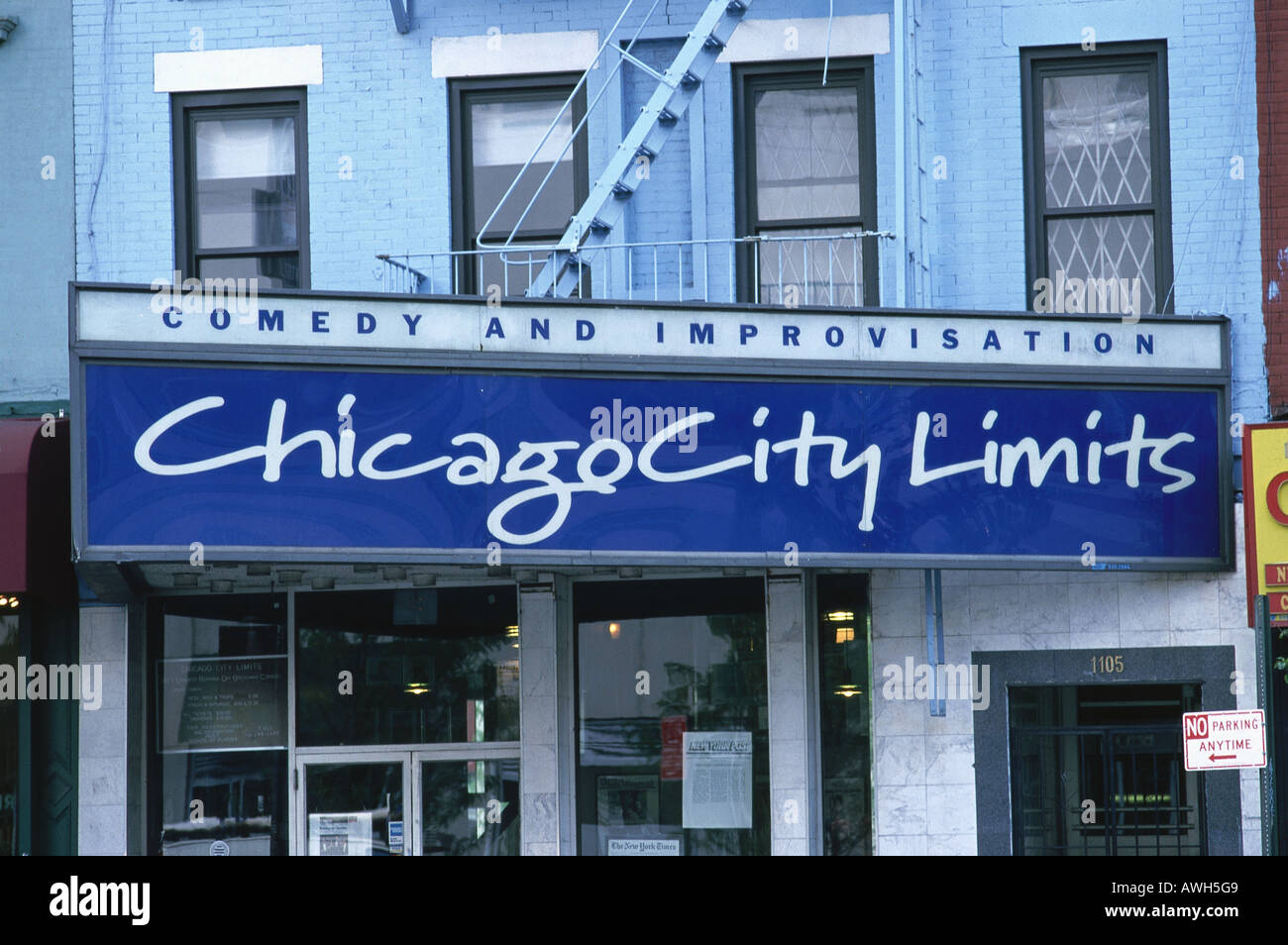 New York, Chicago City Limits, venue sign on lower façade Stock Photo ...