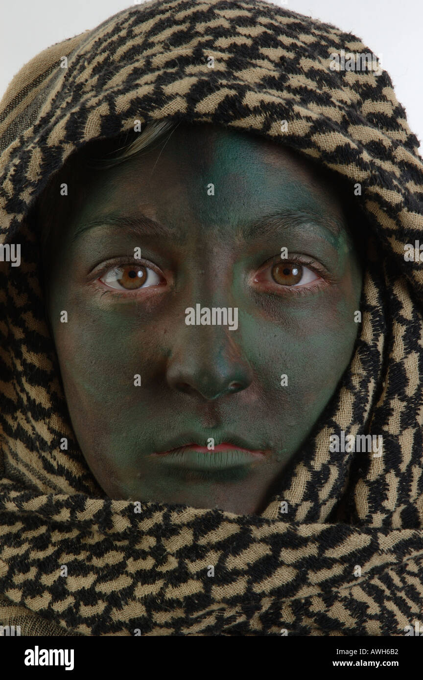 Beautiful woman arab shemagh face hi-res stock photography and images ...