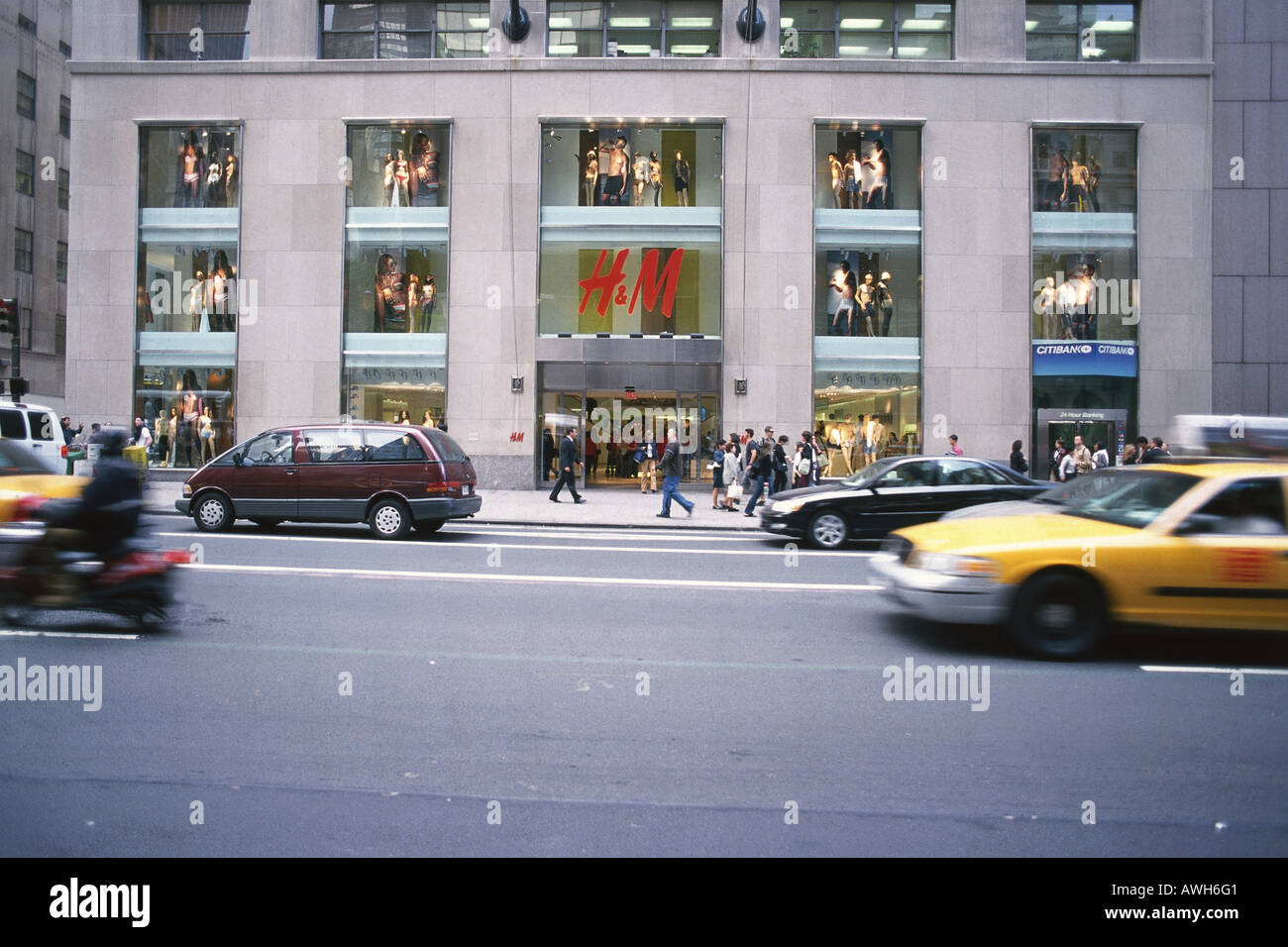 New York Midtown H M Hennes and Mauritz façade window displays and ...