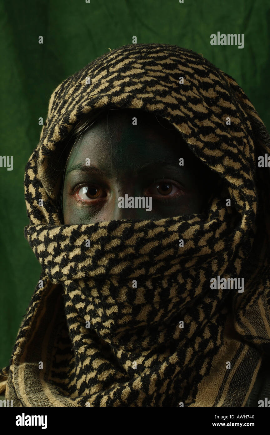 Girl green face shemagh arab hi-res stock photography and images - Alamy