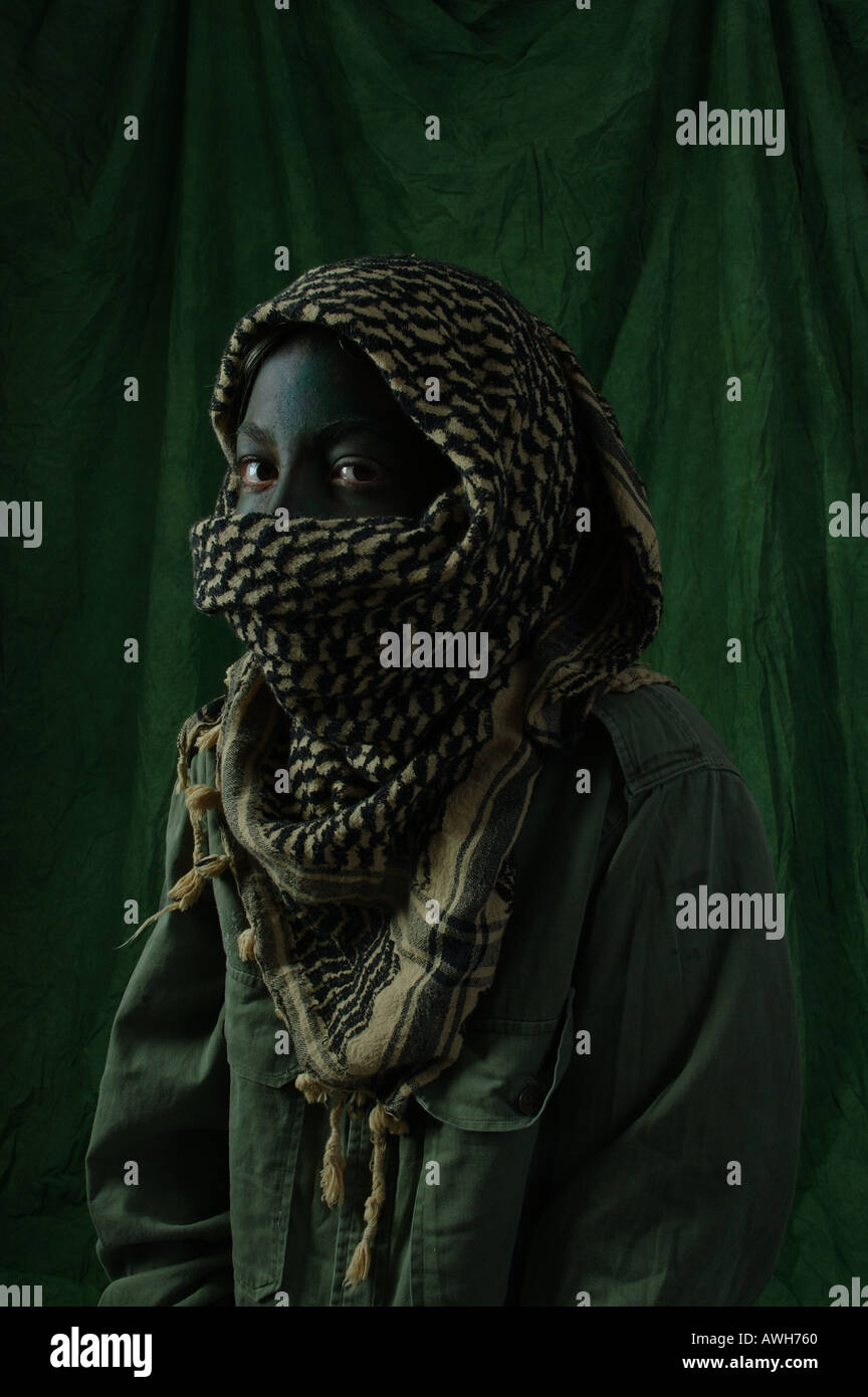 Girl green face shemagh arab hi-res stock photography and images - Alamy