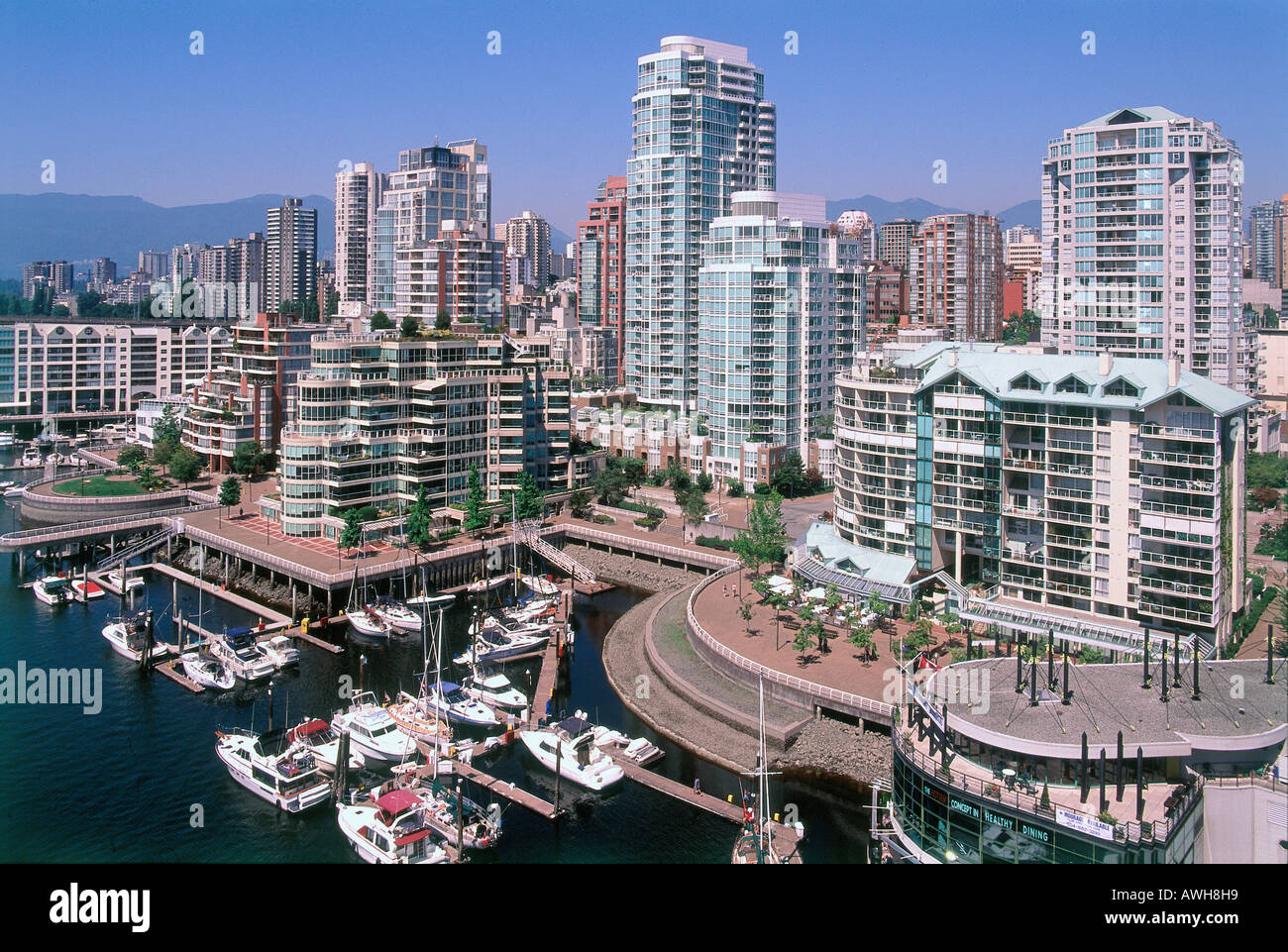 High rise buildings downtown skyline hi-res stock photography and ...