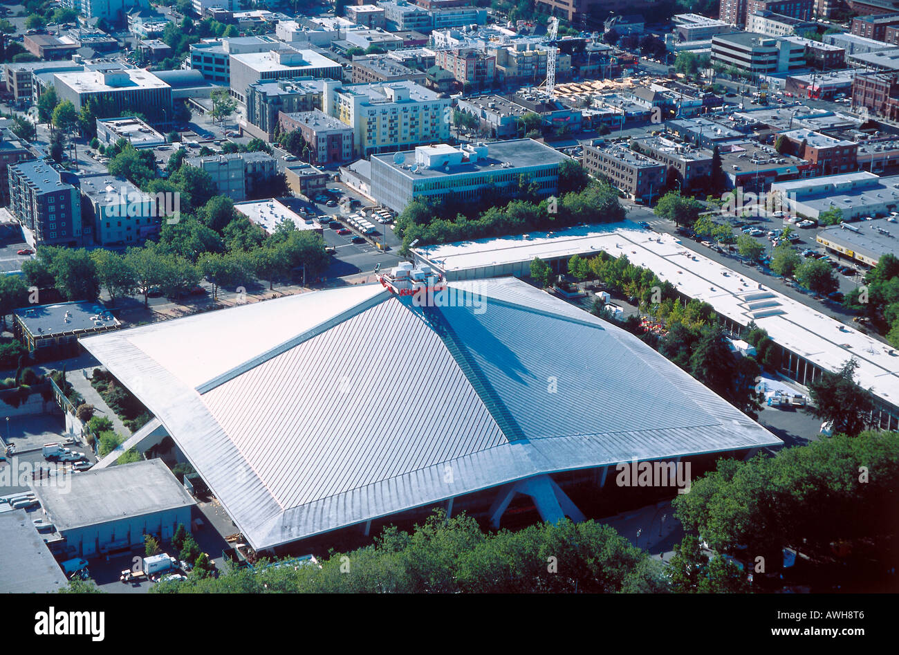 Unique geometric roof of major sports venue hi-res stock photography ...