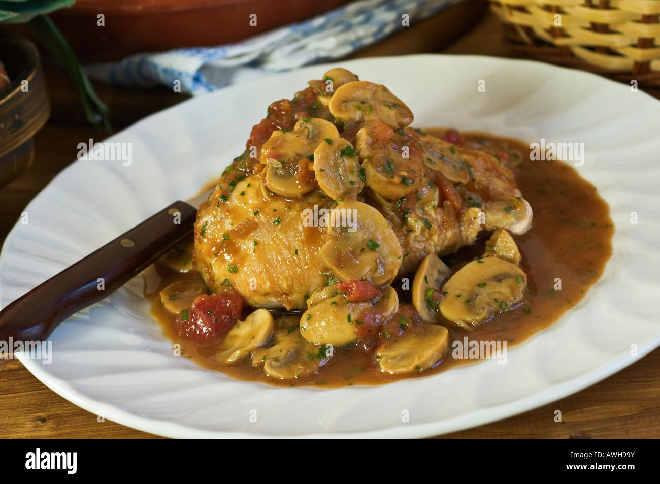 Chicken Chasseur France Food Stock Photo - Alamy