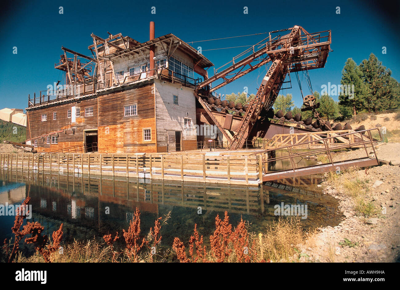 Old wooden gold dredge on powder river hi-res stock photography and ...