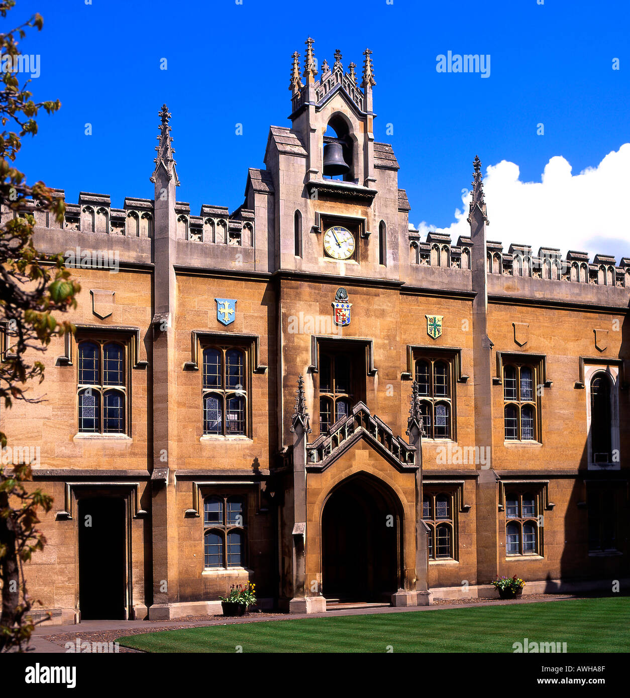 Cambridge college quadrangle hi-res stock photography and images - Alamy