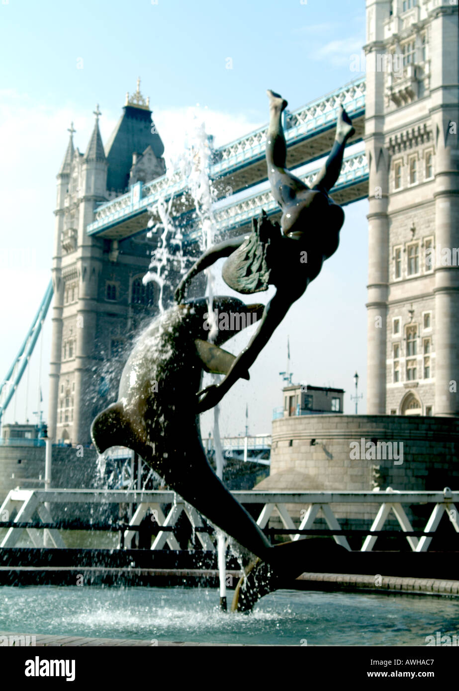 Statue in front of tower bridge Stock Photo - Alamy