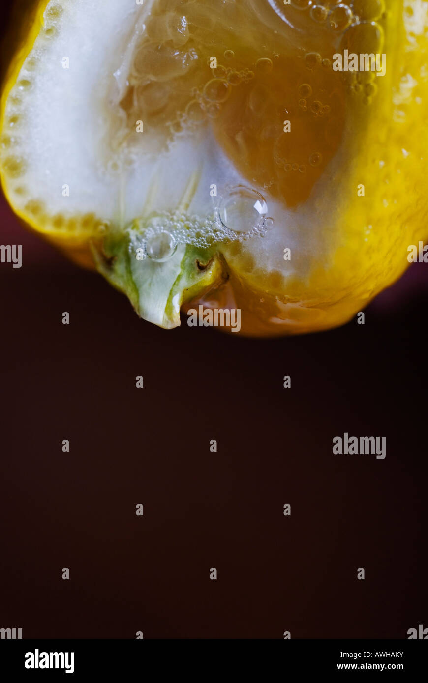 Lemon being squeezed hi-res stock photography and images - Alamy