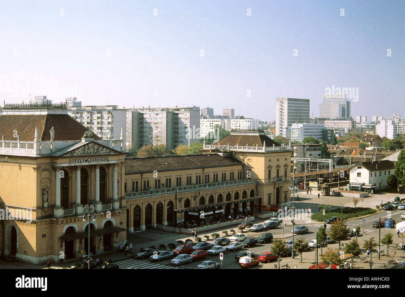 Croatia, Zagreb, Glavni Kolodvor, city center traffic outside railiway ...