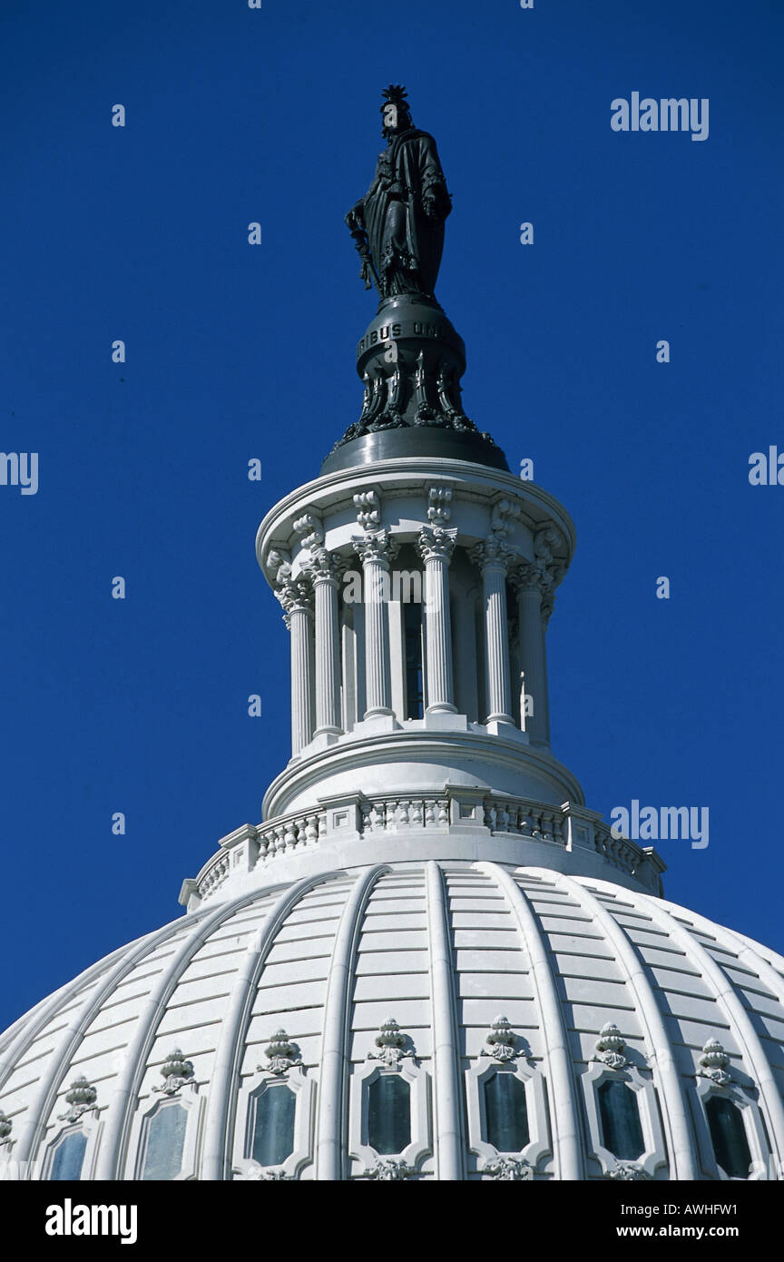 Female figure freedom hi-res stock photography and images - Alamy