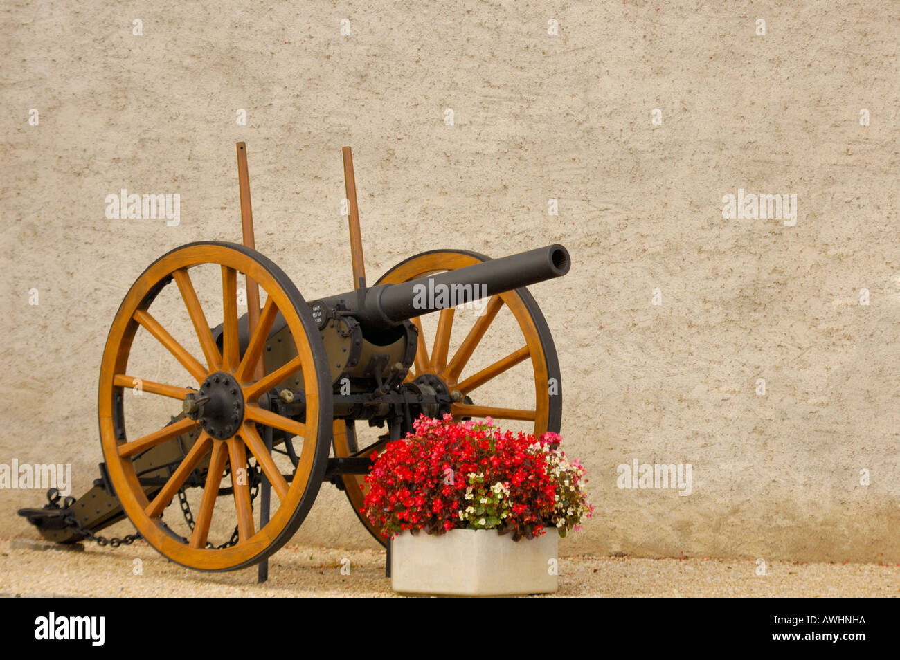 Wheeled guns hi-res stock photography and images - Alamy