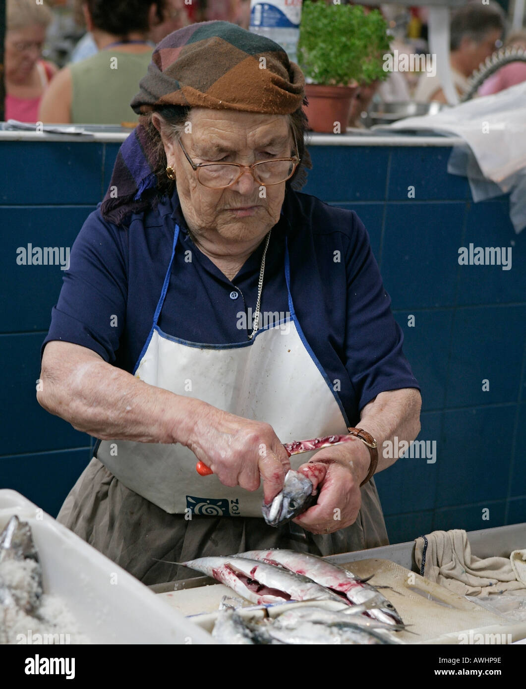 Woman gutting fish hi-res stock photography and images - Alamy
