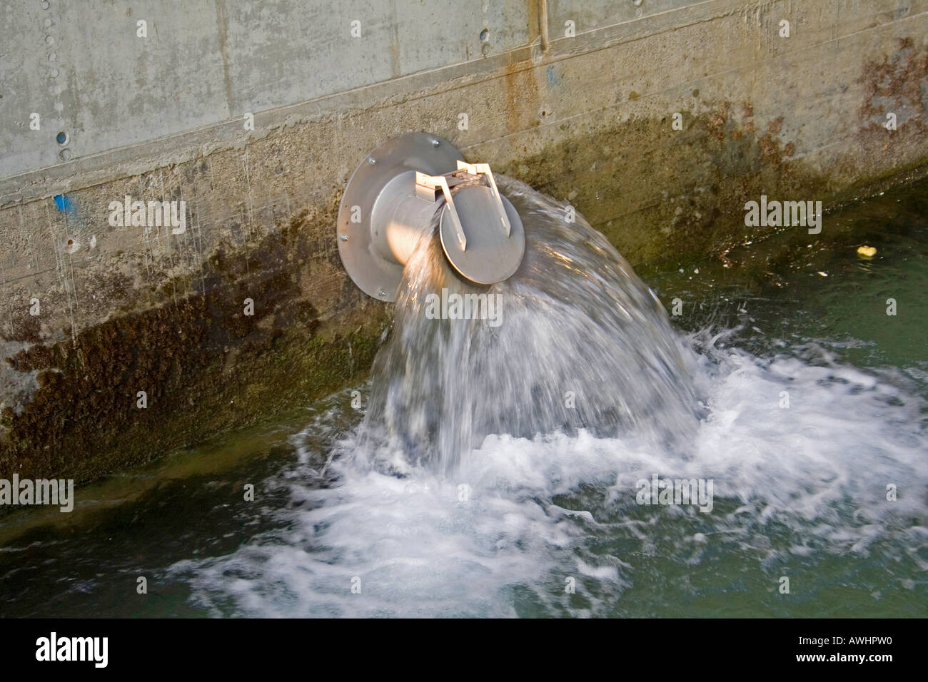 Gushing water pipe hi-res stock photography and images - Alamy