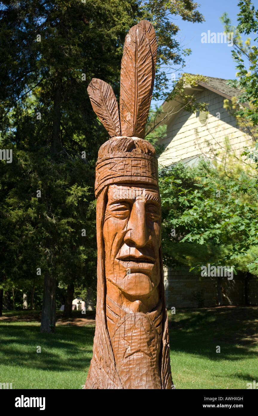 Wooden sculpture by Peter Wolf Tooth in Starved Rock State Park near ...