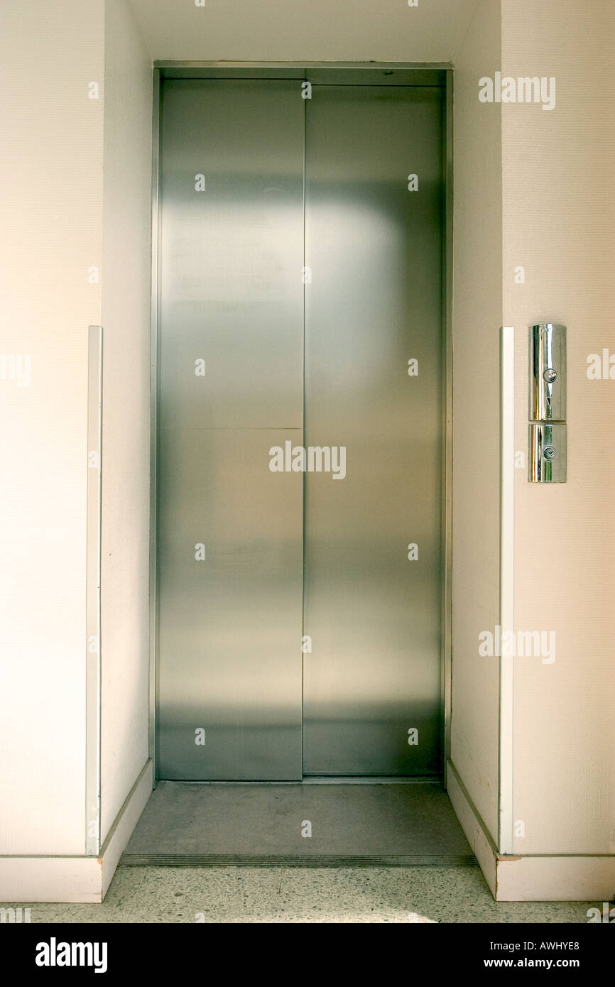 closed elevator door Stock Photo - Alamy