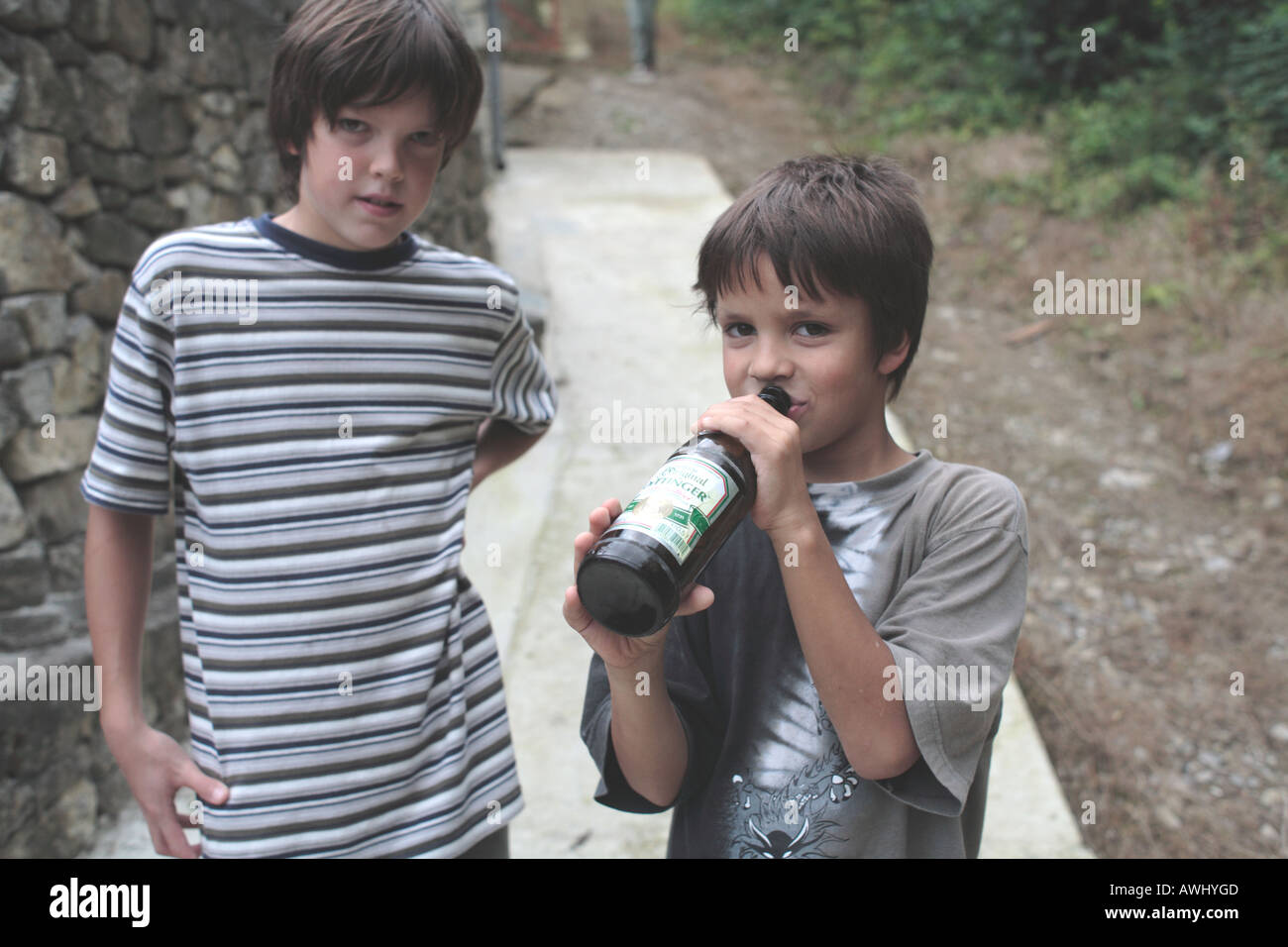 Boys drinking beer hi-res stock photography and images - Alamy