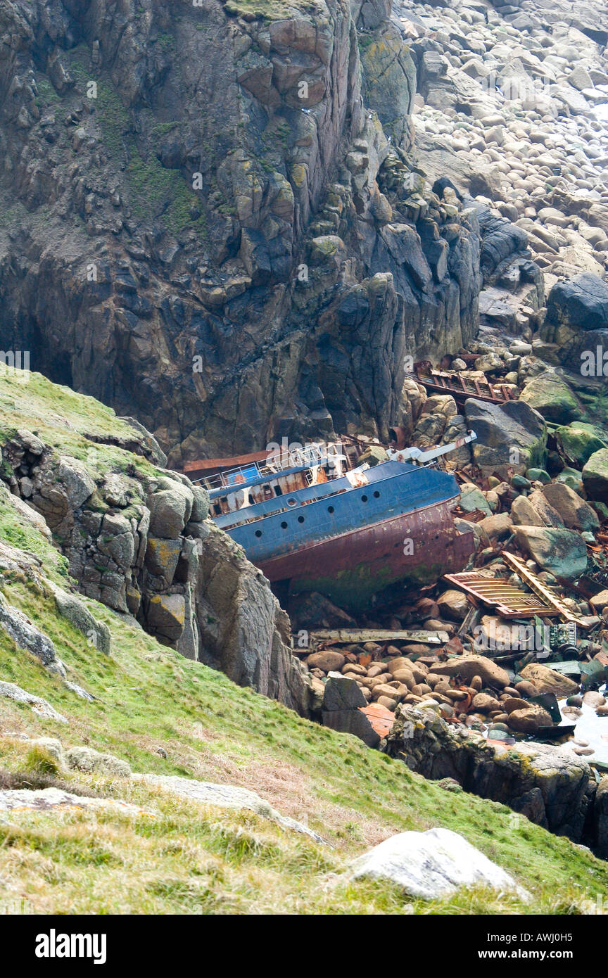 Shipwreck cornwall hi-res stock photography and images - Alamy