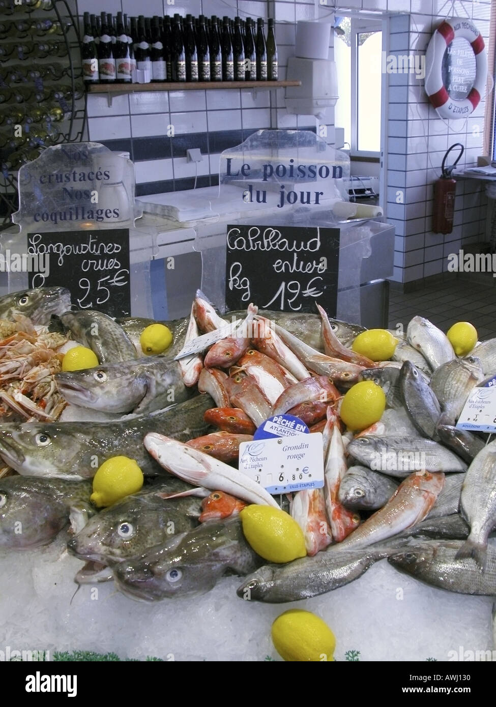 Fishmonger fish on display Stock Photo - Alamy
