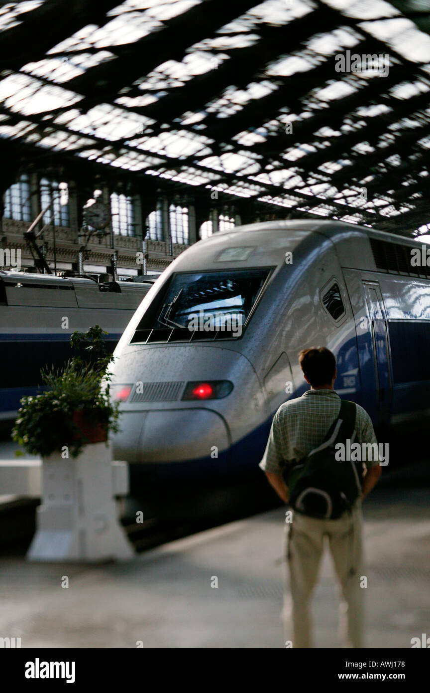 Man trainstation hi-res stock photography and images - Alamy