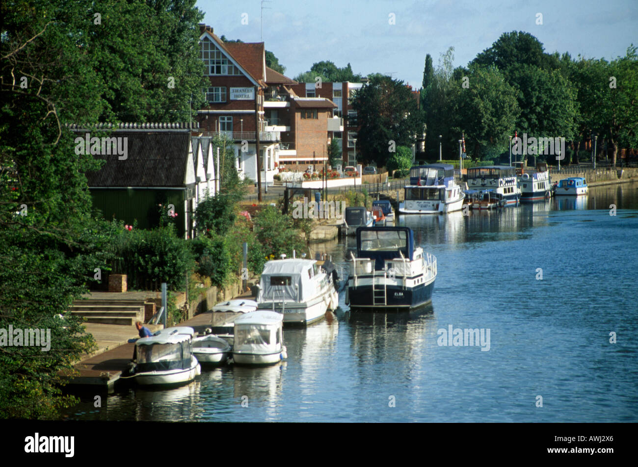 Boats and cruisers on the River Thames from Maidenhead Bridge Berkshire ...