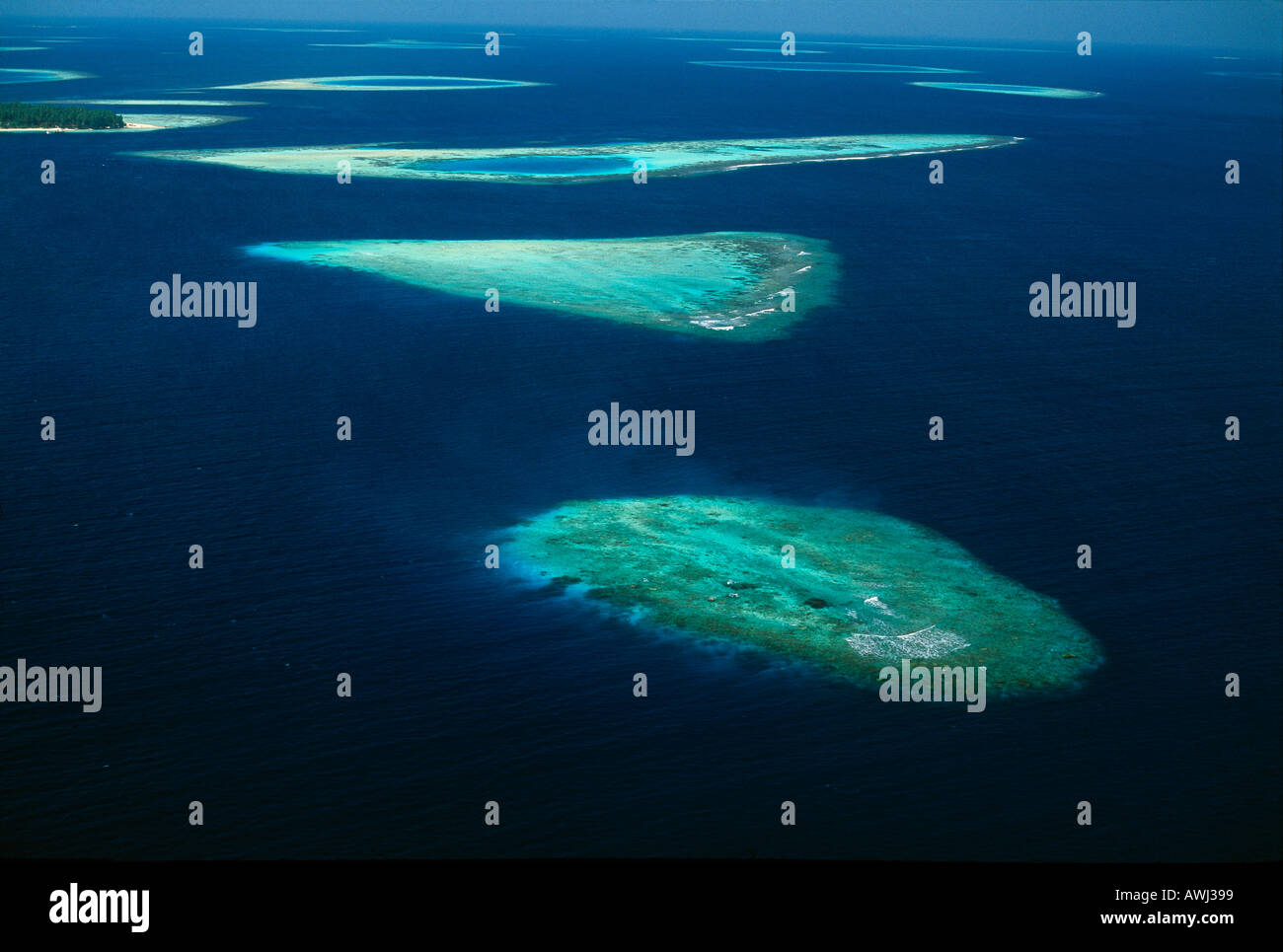 Beaches and coral reefs asian holiday hi-res stock photography and ...