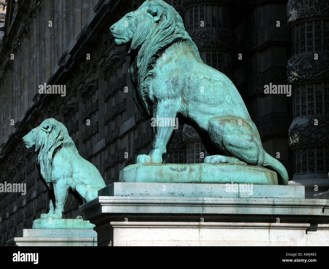 France lions outside Palais du Louvre Stock Photo - Alamy