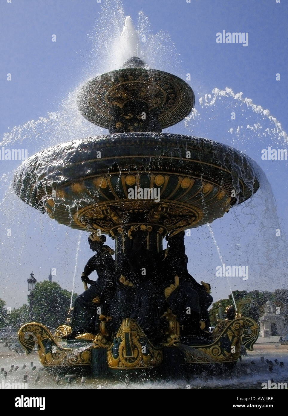 Elegant historic fountains hi-res stock photography and images - Alamy