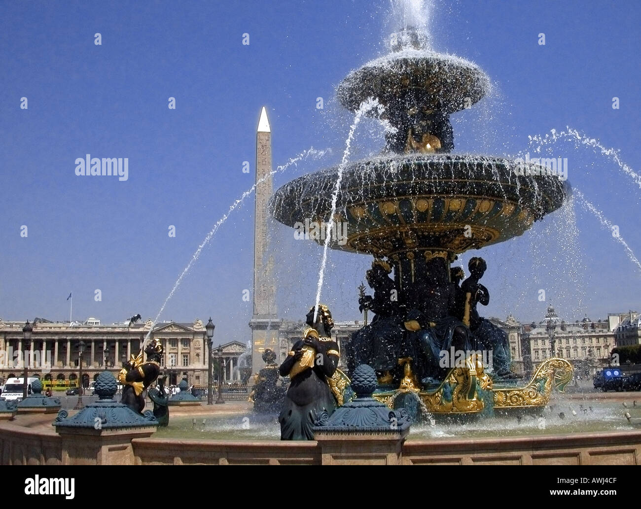 Place de la concorde with obelisk and sculptures europe hi-res stock ...
