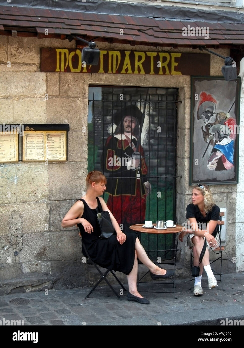 Parisian women cafe hi-res stock photography and images - Alamy