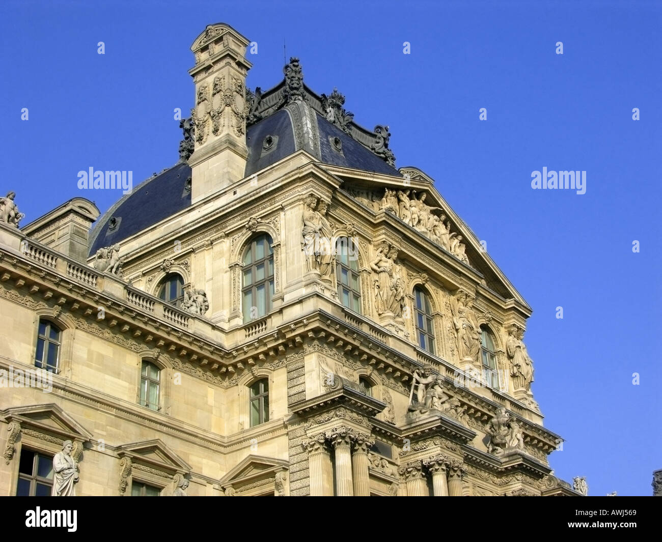 Paris Louvre Palais Museum architectural detail Stock Photo - Alamy