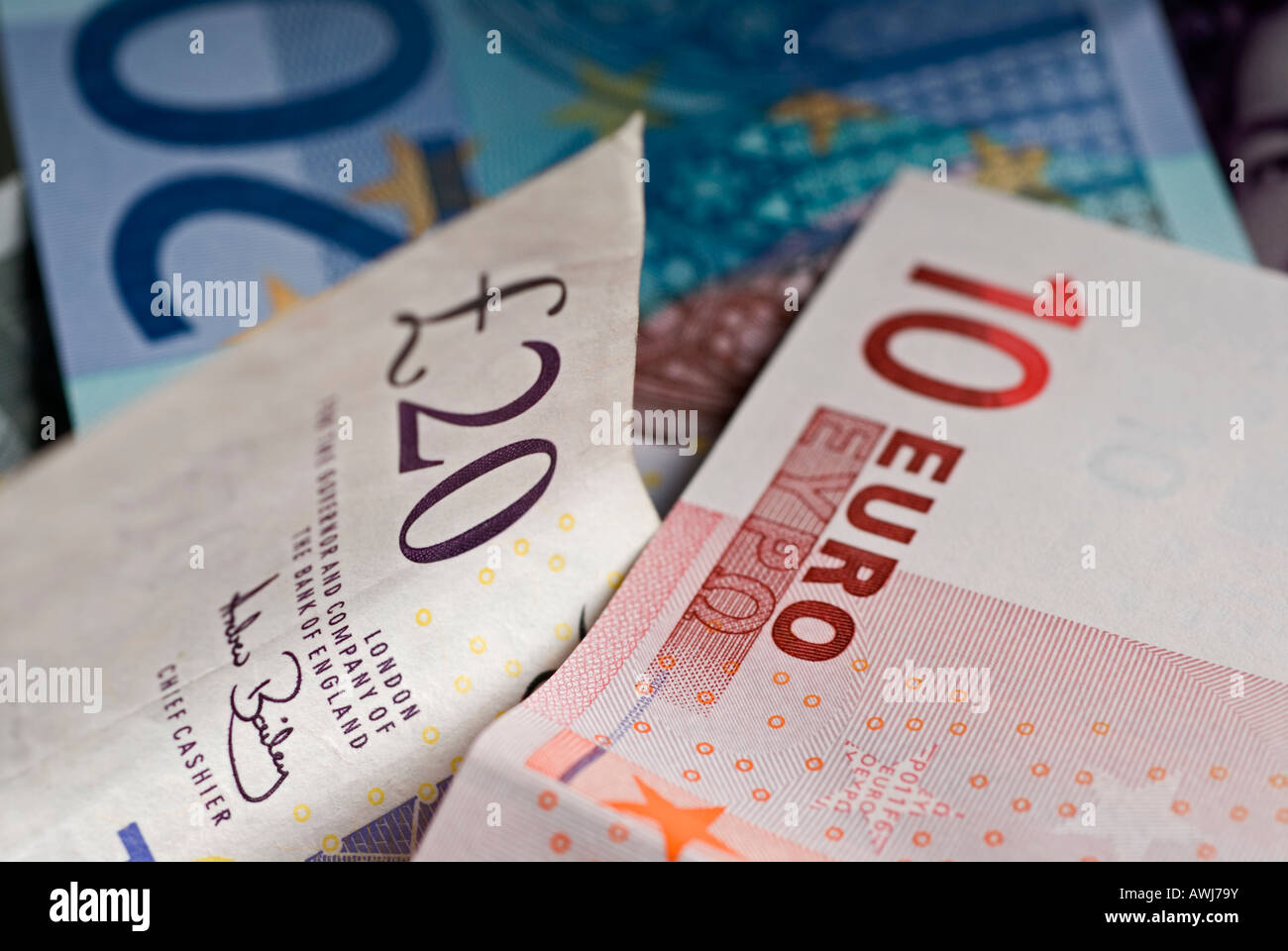 Pile of ten pound banknotes hi-res stock photography and images - Alamy