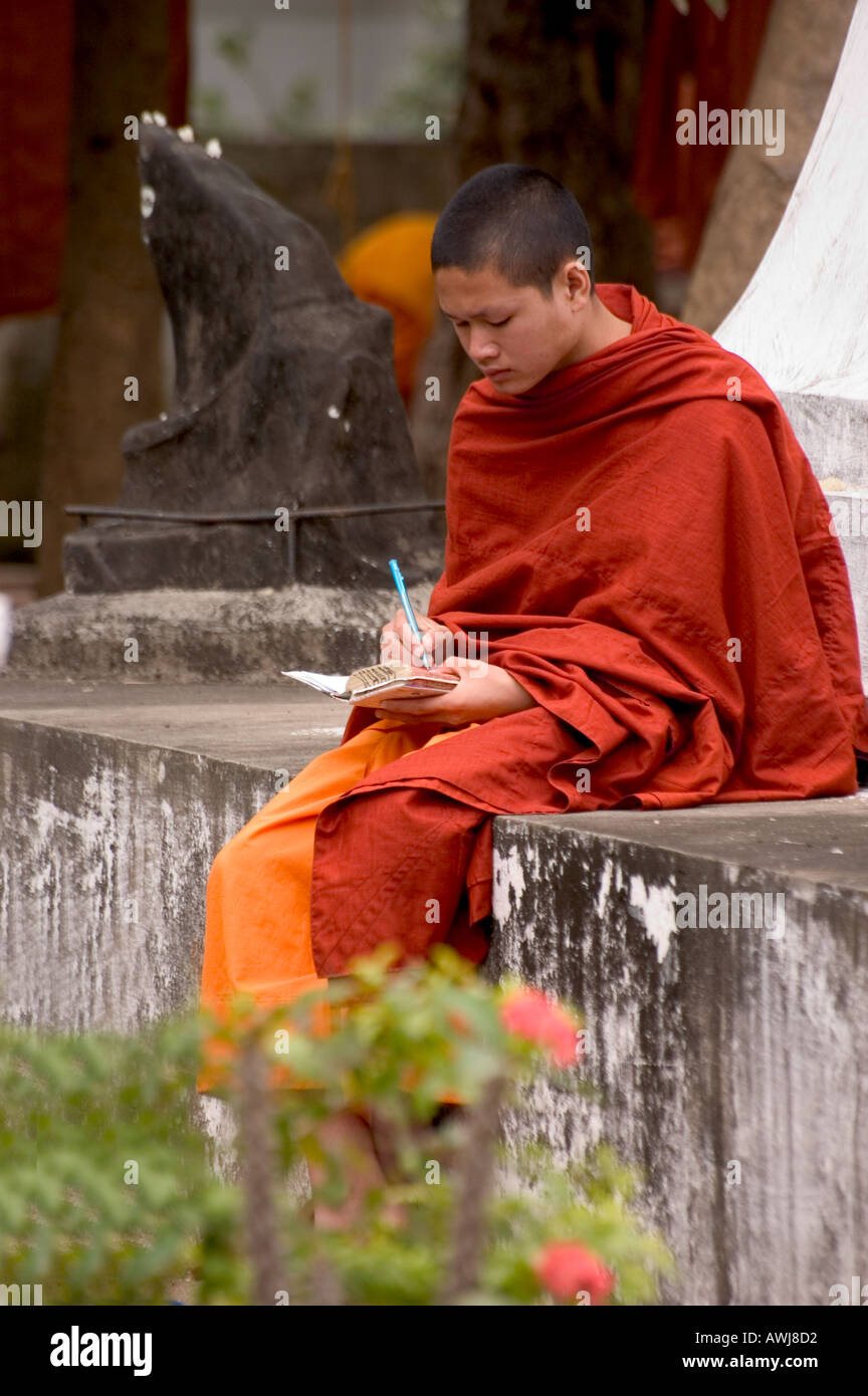 Laotian writing hi-res stock photography and images - Alamy