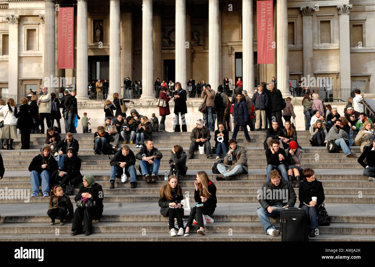crowds sat outside the national gallery Stock Photo - Alamy