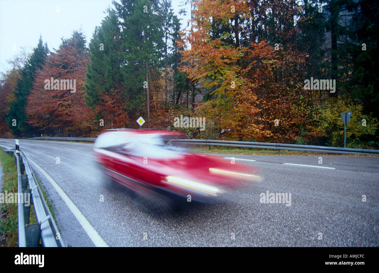 Red car country hi-res stock photography and images - Alamy