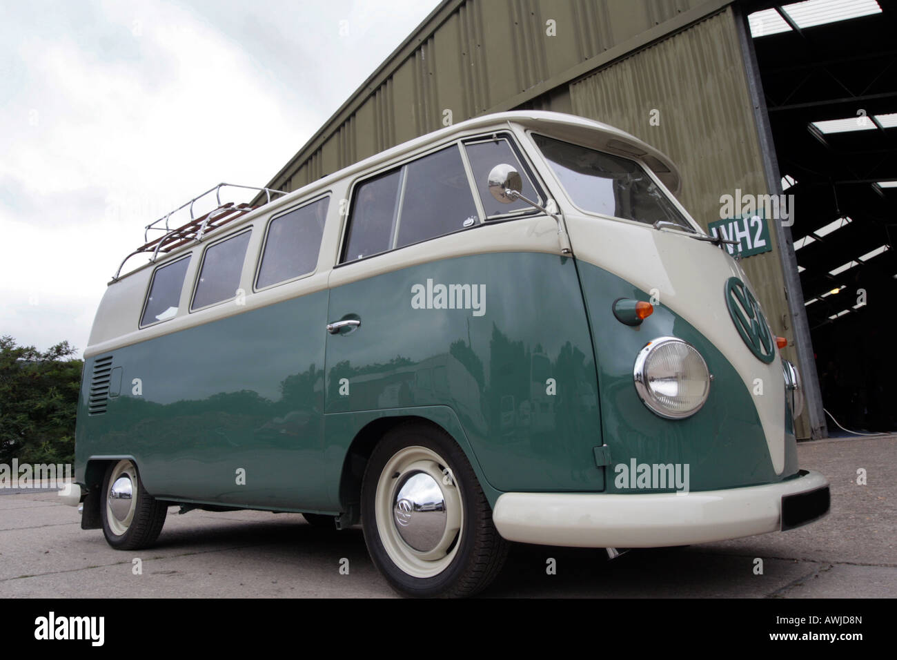 Volkswagen kombi split window camper van hi-res stock photography and ...
