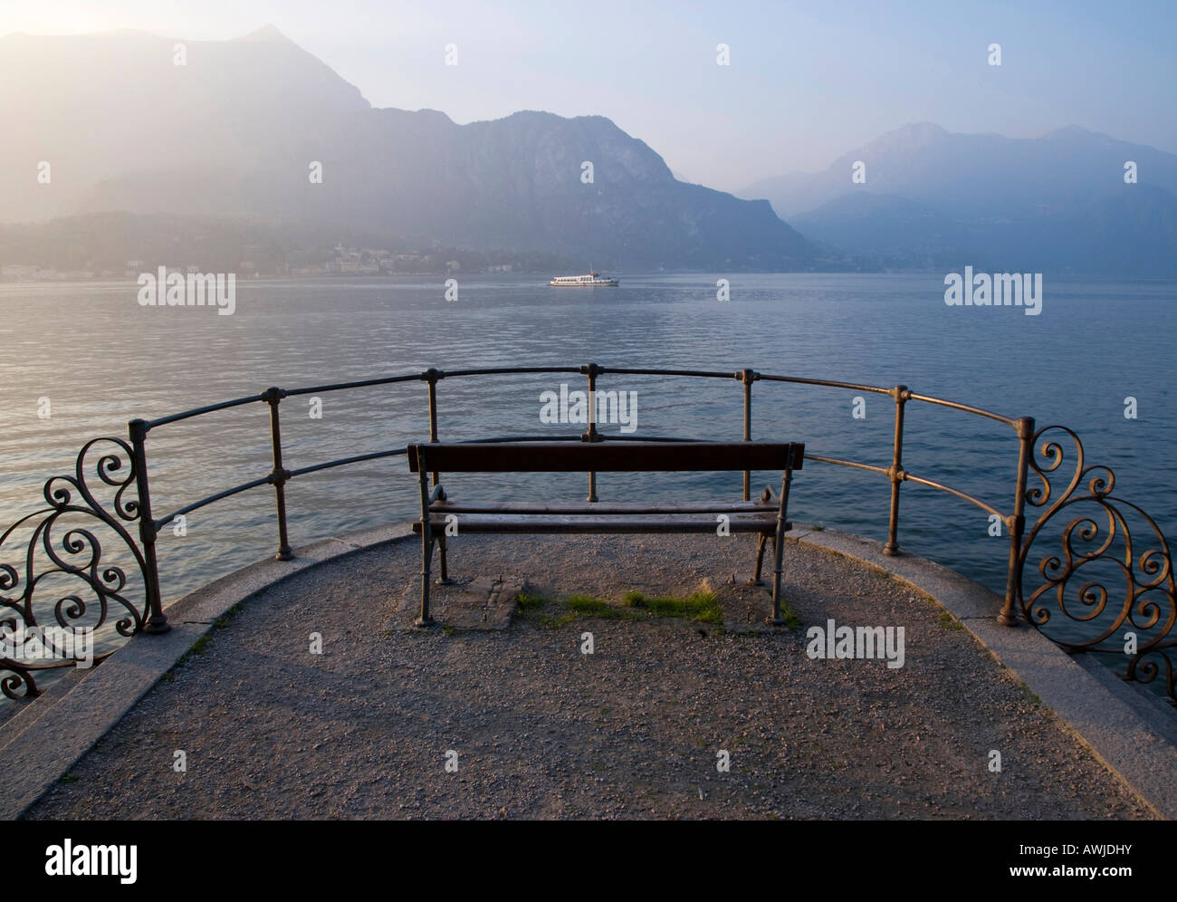 Bellagio bench hi-res stock photography and images - Alamy